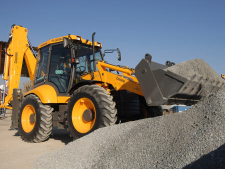 Buldoexcavator CUKUROVA 880 - Global Tech Romania